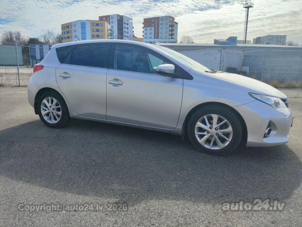 Pelēks Toyota Auris 2013 Tallina, ar dzinēja tilpumu 1.60 L un nobraukumu 180 tūkst. km par 5950 €, foto 7 vietnē AUTOMOTO.COM.LV