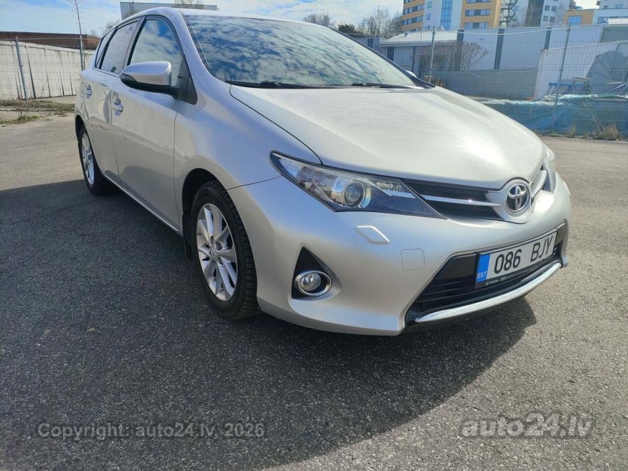 Pelēks Toyota Auris 2013 Tallina, ar dzinēja tilpumu 1.60 L un nobraukumu 180 tūkst. km par 5950 €, foto 9 vietnē AUTOMOTO.COM.LV