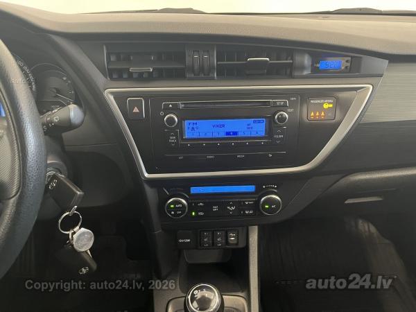 Pelēks Toyota Auris 2013 Rakvere, ar dzinēja tilpumu 1.60 L un nobraukumu 190 tūkst. km par 6490 €, foto 9 vietnē AUTOMOTO.COM.LV