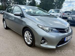 Pelēks Toyota Auris 2013 Rīga, ar dzinēja tilpumu 2.00 L un nobraukumu 0 tūkst. km par 4550 €, foto 3 vietnē AUTOMOTO.COM.LV