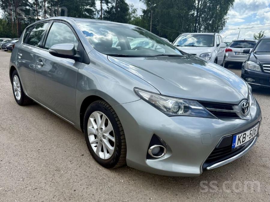 Pelēks Toyota Auris 2013 Rīga, ar dzinēja tilpumu 2.00 L un nobraukumu 0 tūkst. km par 4550 €, foto 3 vietnē AUTOMOTO.COM.LV