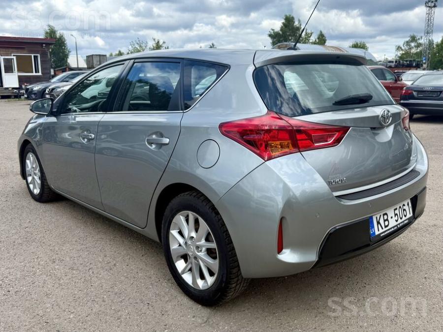 Pelēks Toyota Auris 2013 Rīga, ar dzinēja tilpumu 2.00 L un nobraukumu 0 tūkst. km par 4550 €, foto 5 vietnē AUTOMOTO.COM.LV