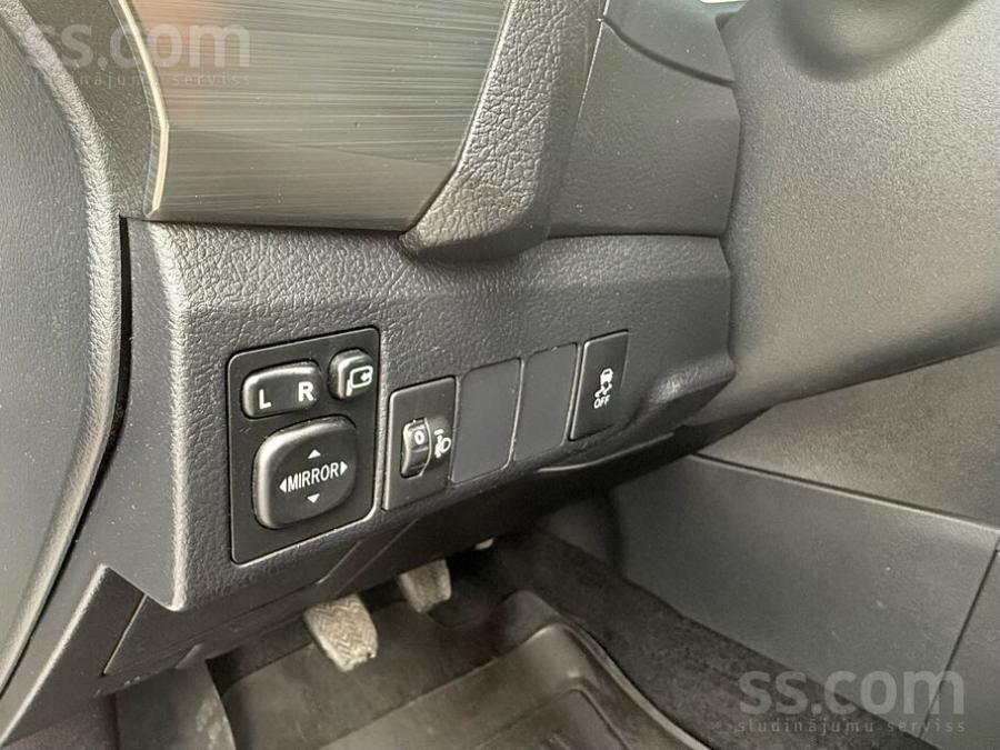 Pelēks Toyota Auris 2013 Rīga, ar dzinēja tilpumu 2.00 L un nobraukumu 0 tūkst. km par 4550 €, foto 9 vietnē AUTOMOTO.COM.LV