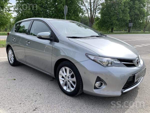 Pelēks Toyota Auris 2013 Ogre, ar dzinēja tilpumu 1.30 L un nobraukumu 211 tūkst. km par 6770 €, foto 1 vietnē AUTOMOTO.COM.LV