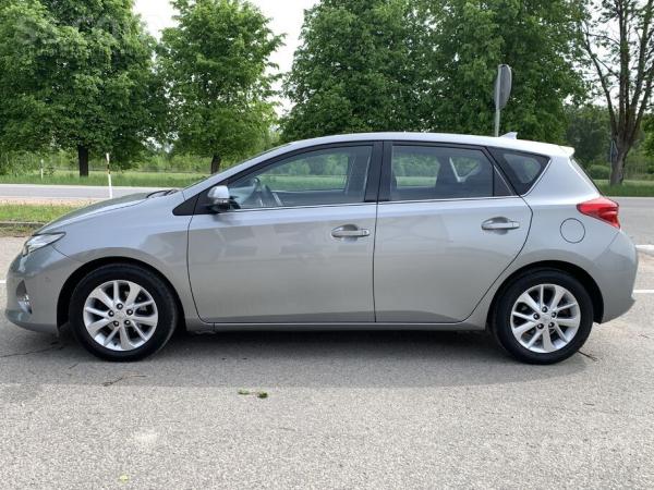 Pelēks Toyota Auris 2013 Ogre, ar dzinēja tilpumu 1.30 L un nobraukumu 211 tūkst. km par 6770 €, foto 4 vietnē AUTOMOTO.COM.LV