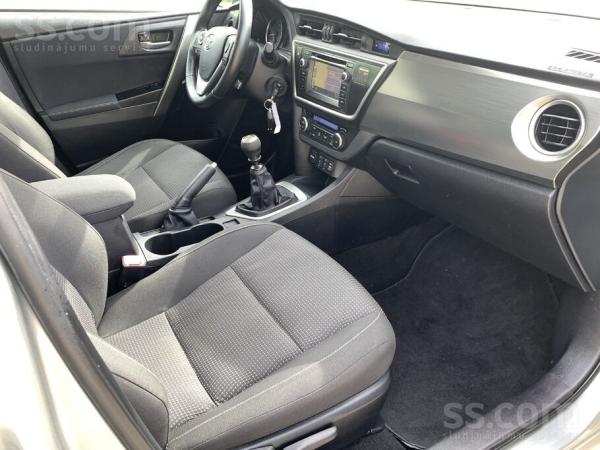 Pelēks Toyota Auris 2013 Ogre, ar dzinēja tilpumu 1.30 L un nobraukumu 211 tūkst. km par 6770 €, foto 10 vietnē AUTOMOTO.COM.LV