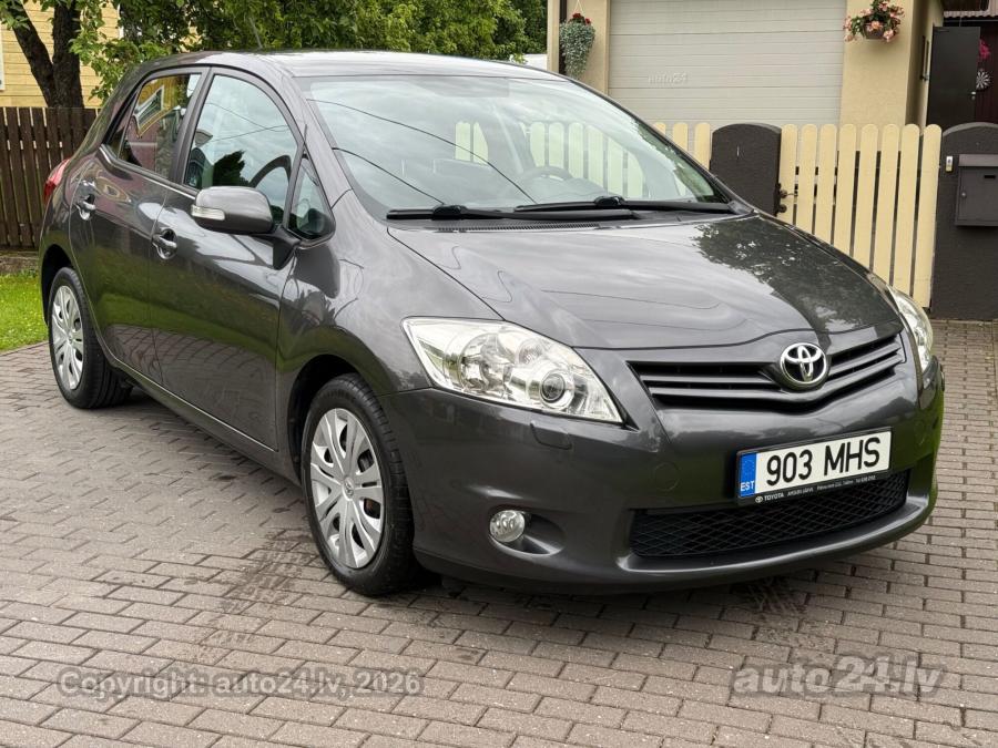 Pelēks Toyota Auris 2013 Pērnava, ar dzinēja tilpumu 1.60 L un nobraukumu 138 tūkst. km par 6250 €, foto 1 vietnē AUTOMOTO.COM.LV