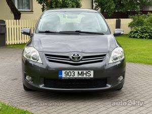 Pelēks Toyota Auris 2013 Pērnava, ar dzinēja tilpumu 1.60 L un nobraukumu 138 tūkst. km par 6250 €, foto 3 vietnē AUTOMOTO.COM.LV