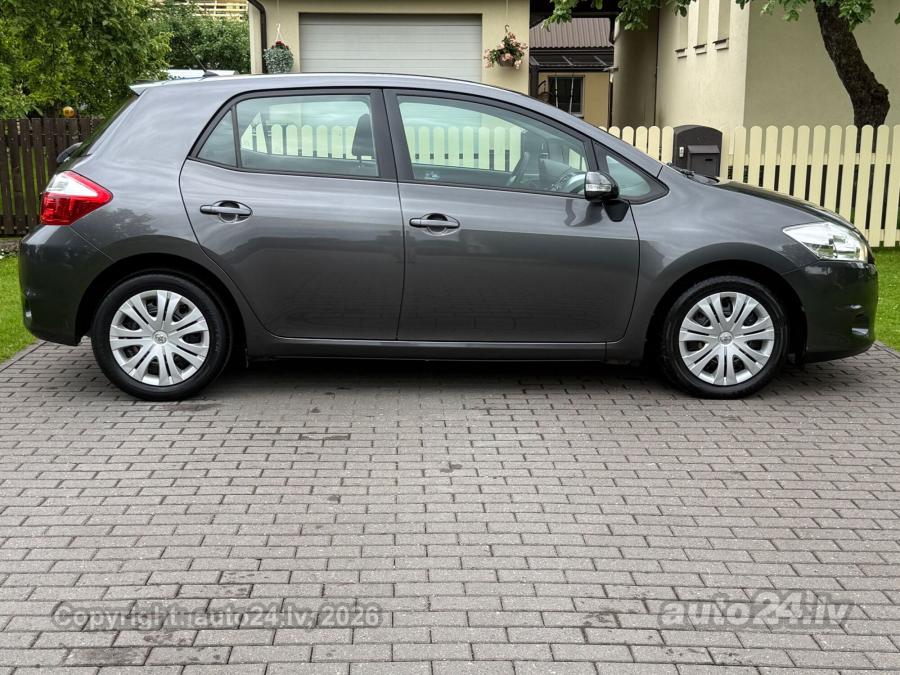Pelēks Toyota Auris 2013 Pērnava, ar dzinēja tilpumu 1.60 L un nobraukumu 138 tūkst. km par 6250 €, foto 6 vietnē AUTOMOTO.COM.LV
