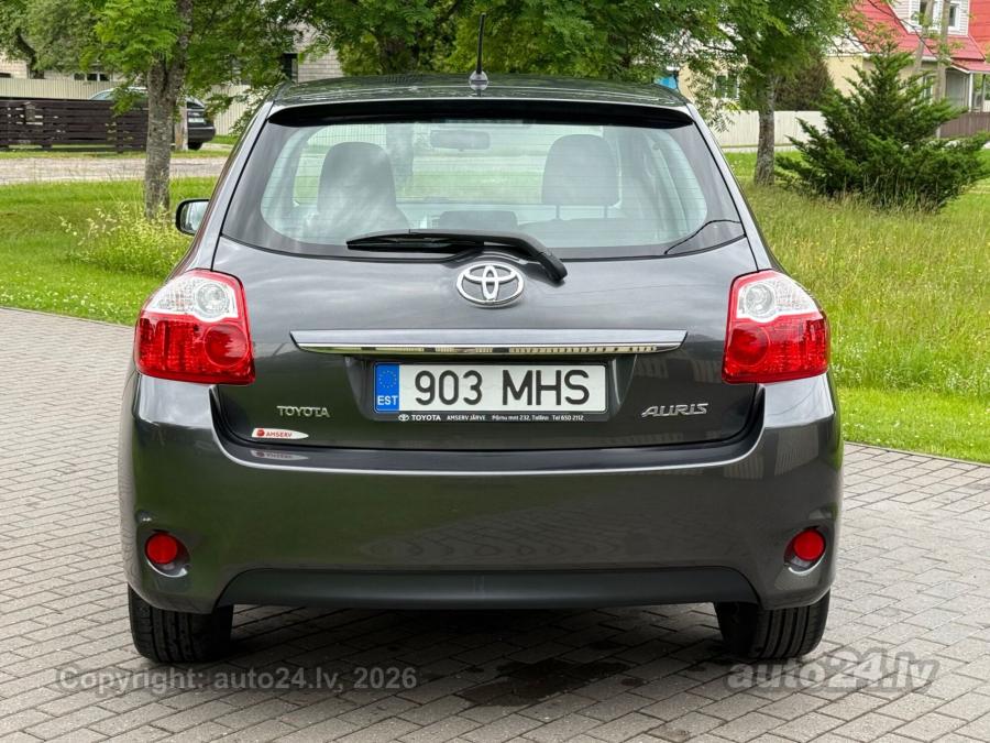 Pelēks Toyota Auris 2013 Pērnava, ar dzinēja tilpumu 1.60 L un nobraukumu 138 tūkst. km par 6250 €, foto 9 vietnē AUTOMOTO.COM.LV