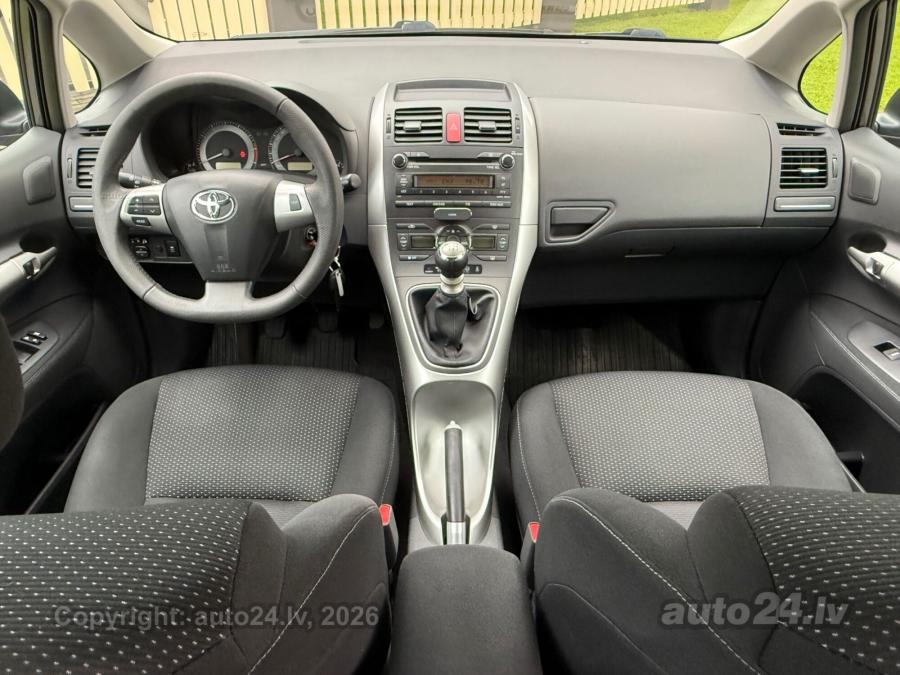 Pelēks Toyota Auris 2013 Pērnava, ar dzinēja tilpumu 1.60 L un nobraukumu 138 tūkst. km par 6250 €, foto 11 vietnē AUTOMOTO.COM.LV