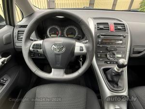 Pelēks Toyota Auris 2013 Pērnava, ar dzinēja tilpumu 1.60 L un nobraukumu 138 tūkst. km par 6250 €, foto 12 vietnē AUTOMOTO.COM.LV