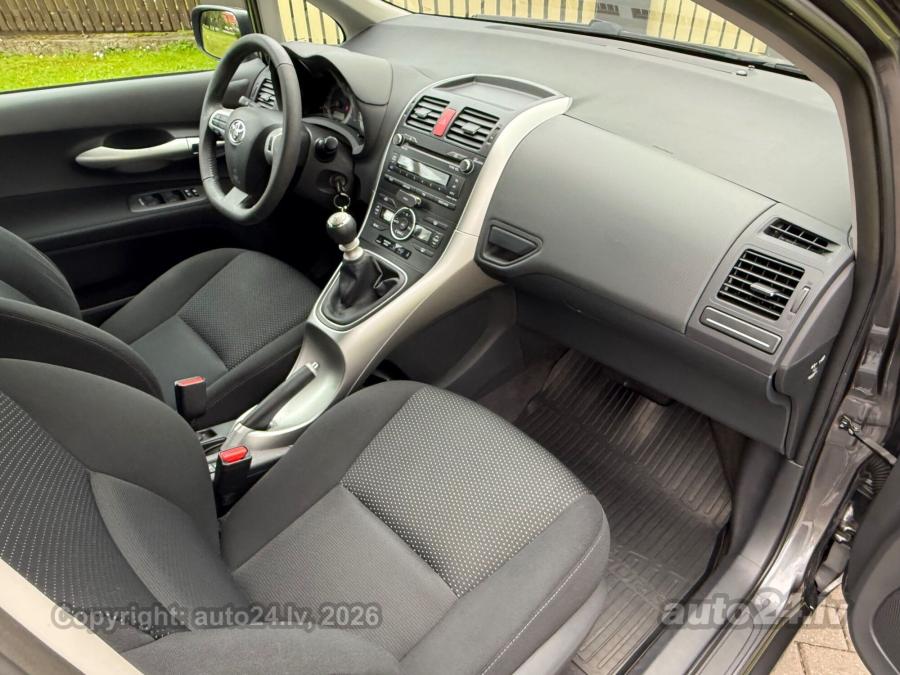 Pelēks Toyota Auris 2013 Pērnava, ar dzinēja tilpumu 1.60 L un nobraukumu 138 tūkst. km par 6250 €, foto 14 vietnē AUTOMOTO.COM.LV