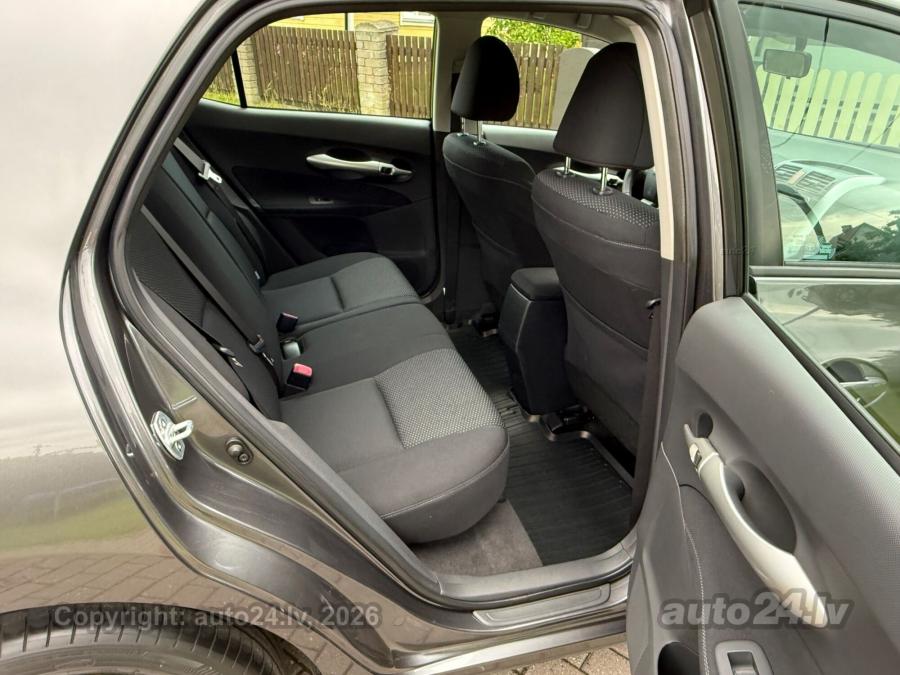 Pelēks Toyota Auris 2013 Pērnava, ar dzinēja tilpumu 1.60 L un nobraukumu 138 tūkst. km par 6250 €, foto 17 vietnē AUTOMOTO.COM.LV