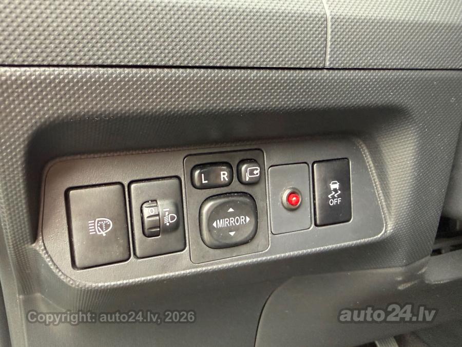 Pelēks Toyota Auris 2013 Pērnava, ar dzinēja tilpumu 1.60 L un nobraukumu 138 tūkst. km par 6250 €, foto 21 vietnē AUTOMOTO.COM.LV