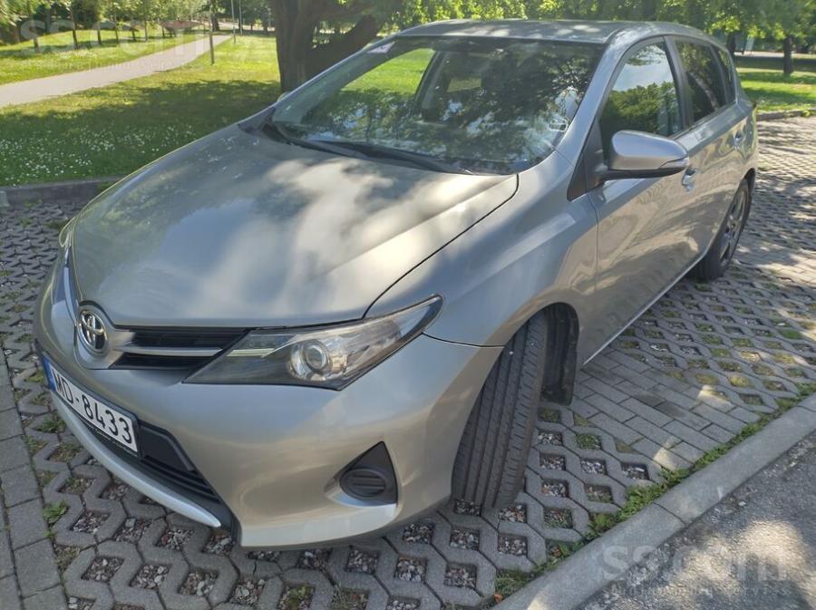 Grey Toyota Auris 2013 in Ventspils, with an engine capacity of 1.40 L and mileage of 217 thousand km for 6000 €, photo 3 on AUTOMOTO.COM.LV