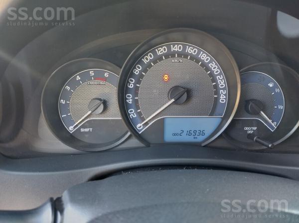 Grey Toyota Auris 2013 in Ventspils, with an engine capacity of 1.40 L and mileage of 217 thousand km for 6000 €, photo 6 on AUTOMOTO.COM.LV