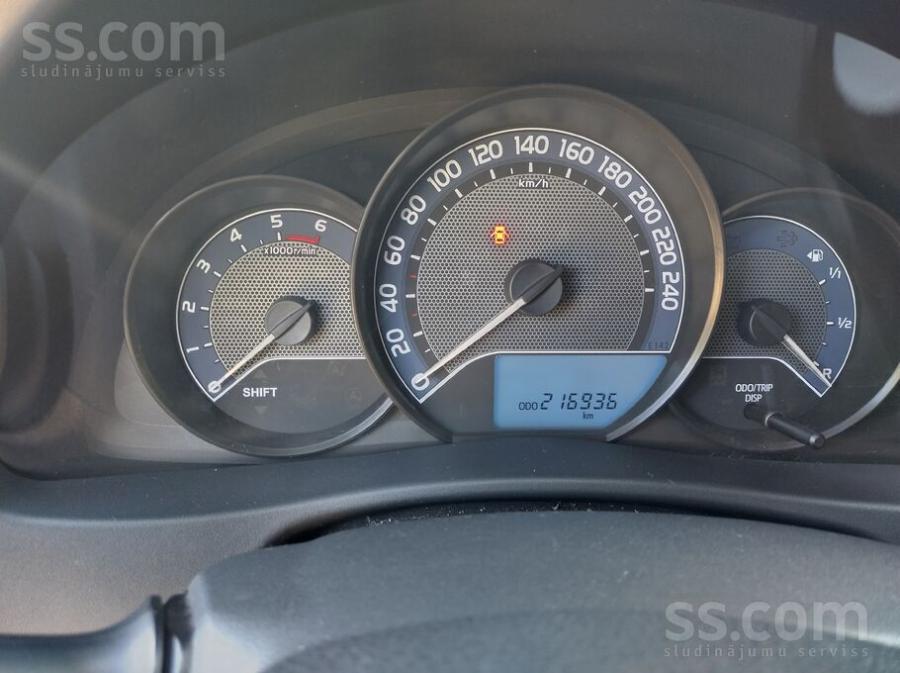 Grey Toyota Auris 2013 in Ventspils, with an engine capacity of 1.40 L and mileage of 217 thousand km for 6000 €, photo 7 on AUTOMOTO.COM.LV