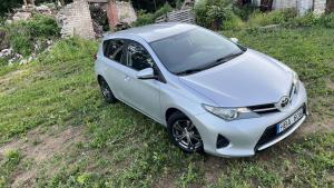 Grey Toyota Auris 2013 in Kaunas, with an engine capacity of 1.33 L and mileage of 250 thousand km for 4995 €, photo 4 on AUTOMOTO.COM.LV