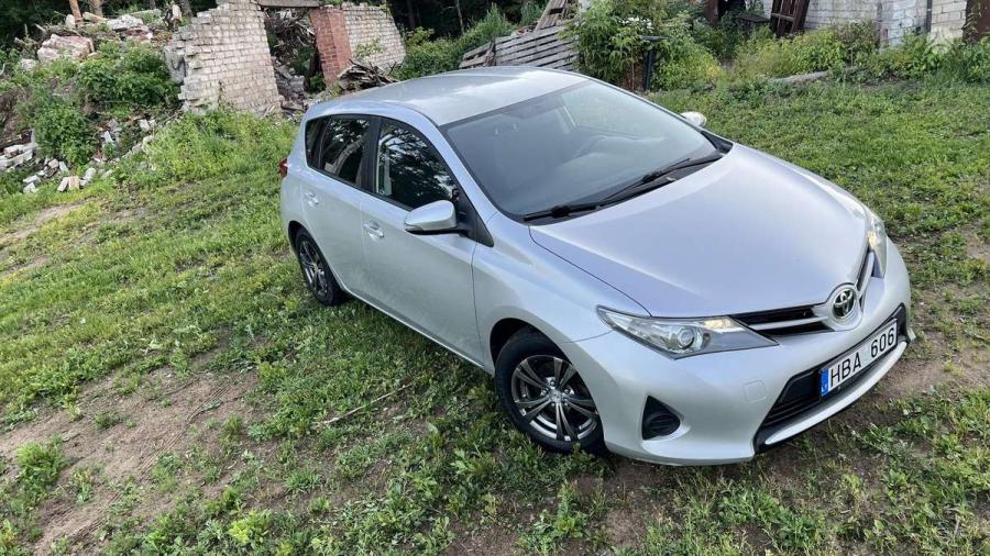 Grey Toyota Auris 2013 in Kaunas, with an engine capacity of 1.33 L and mileage of 250 thousand km for 4995 €, photo 4 on AUTOMOTO.COM.LV