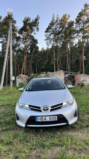 Grey Toyota Auris 2013 in Kaunas, with an engine capacity of 1.33 L and mileage of 250 thousand km for 4995 €, photo 7 on AUTOMOTO.COM.LV