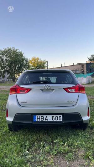 Grey Toyota Auris 2013 in Kaunas, with an engine capacity of 1.33 L and mileage of 250 thousand km for 4995 €, photo 13 on AUTOMOTO.COM.LV