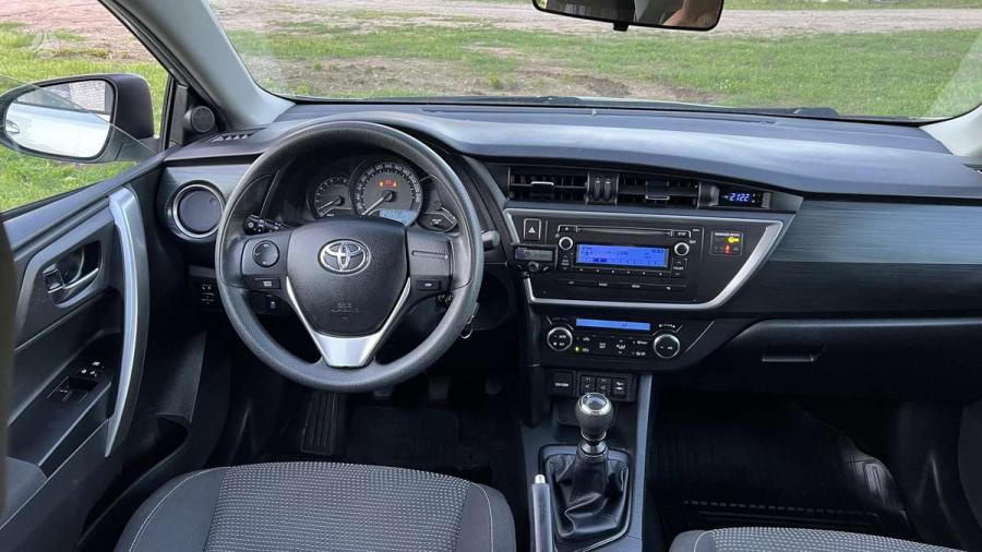 Grey Toyota Auris 2013 in Kaunas, with an engine capacity of 1.33 L and mileage of 250 thousand km for 4995 €, photo 21 on AUTOMOTO.COM.LV