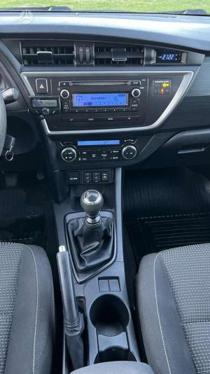 Grey Toyota Auris 2013 in Kaunas, with an engine capacity of 1.33 L and mileage of 250 thousand km for 4995 €, photo 22 on AUTOMOTO.COM.LV