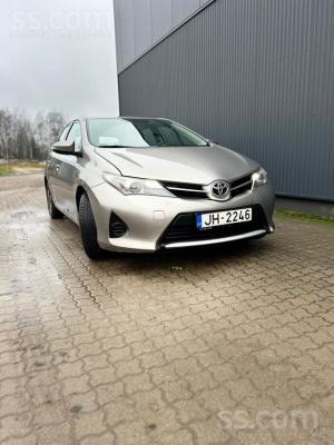Grey Toyota Auris 2013 in Riga, with an engine capacity of 1.60 L and mileage of 224 thousand km for 4200 €, photo 3 on AUTOMOTO.COM.LV