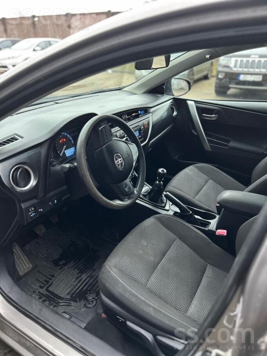 Grey Toyota Auris 2013 in Riga, with an engine capacity of 1.60 L and mileage of 224 thousand km for 4200 €, photo 6 on AUTOMOTO.COM.LV