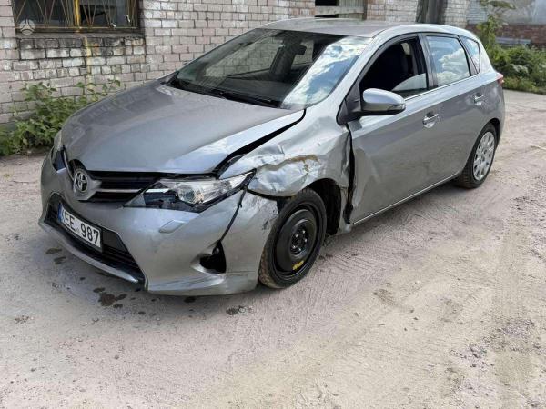 Серый Тойота Аурис 2013 в Каунас, объемом двигателя 1.36 л и пробегом 206 тыс. км за 2250 €, фото 1 на AUTOMOTO.COM.LV