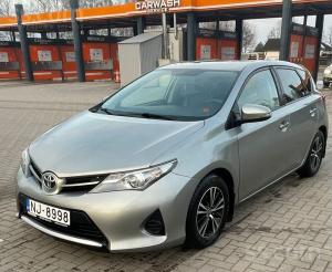 Grey Toyota Auris 2013 in Riga, with an engine capacity of 1.40 L and mileage of 353 thousand km for 4300 €, photo  on AUTOMOTO.COM.LV