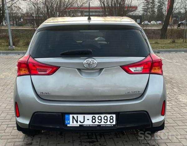 Pelēks Toyota Auris 2013 Rīga, ar dzinēja tilpumu 1.40 L un nobraukumu 353 tūkst. km par 4300 €, foto 5 vietnē AUTOMOTO.COM.LV