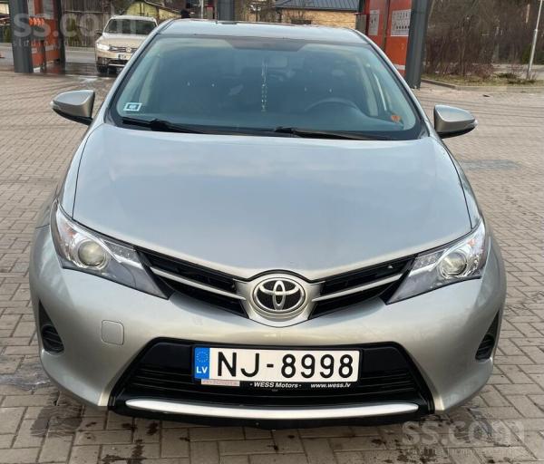Pelēks Toyota Auris 2013 Rīga, ar dzinēja tilpumu 1.40 L un nobraukumu 353 tūkst. km par 4300 €, foto 2 vietnē AUTOMOTO.COM.LV