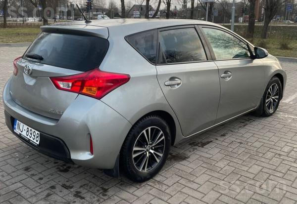 Pelēks Toyota Auris 2013 Rīga, ar dzinēja tilpumu 1.40 L un nobraukumu 353 tūkst. km par 4300 €, foto 6 vietnē AUTOMOTO.COM.LV
