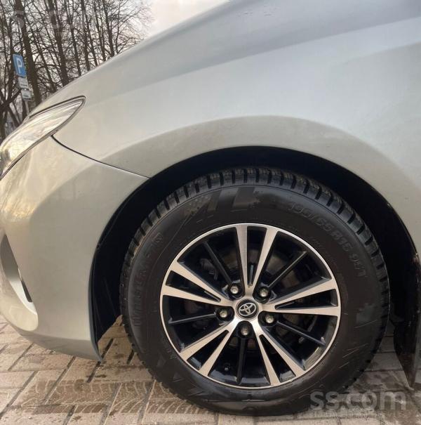 Pelēks Toyota Auris 2013 Rīga, ar dzinēja tilpumu 1.40 L un nobraukumu 353 tūkst. km par 4300 €, foto 7 vietnē AUTOMOTO.COM.LV