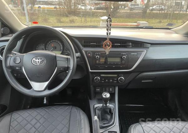 Pelēks Toyota Auris 2013 Rīga, ar dzinēja tilpumu 1.40 L un nobraukumu 353 tūkst. km par 4300 €, foto 10 vietnē AUTOMOTO.COM.LV