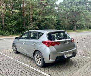 Pelēks Toyota Auris 2013 Palanga, ar dzinēja tilpumu 1.60 L un nobraukumu 230 tūkst. km par 3900 €, foto 6 vietnē AUTOMOTO.COM.LV