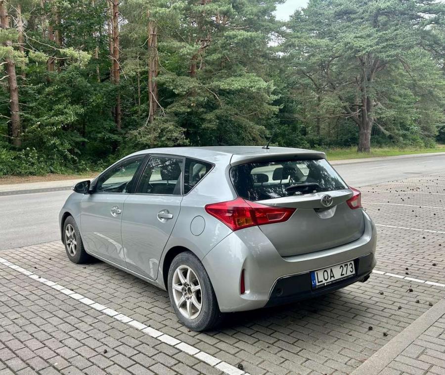 Pelēks Toyota Auris 2013 Palanga, ar dzinēja tilpumu 1.60 L un nobraukumu 230 tūkst. km par 3900 €, foto 6 vietnē AUTOMOTO.COM.LV