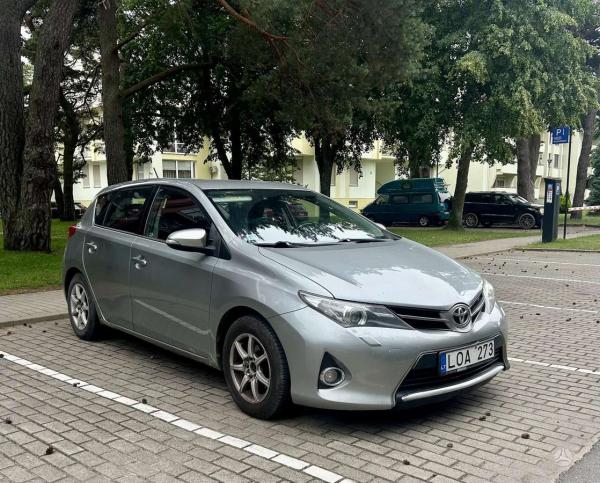 Серый Тойота Аурис 2013 в Паланга, объемом двигателя 1.60 л и пробегом 230 тыс. км за 3900 €, фото 8 на AUTOMOTO.COM.LV