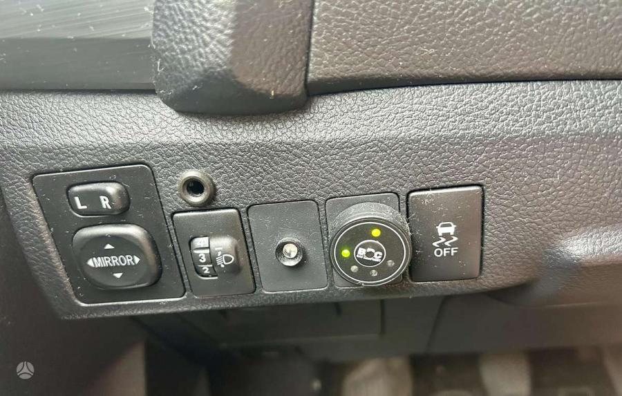 Pelēks Toyota Auris 2013 Palanga, ar dzinēja tilpumu 1.60 L un nobraukumu 230 tūkst. km par 3900 €, foto 14 vietnē AUTOMOTO.COM.LV