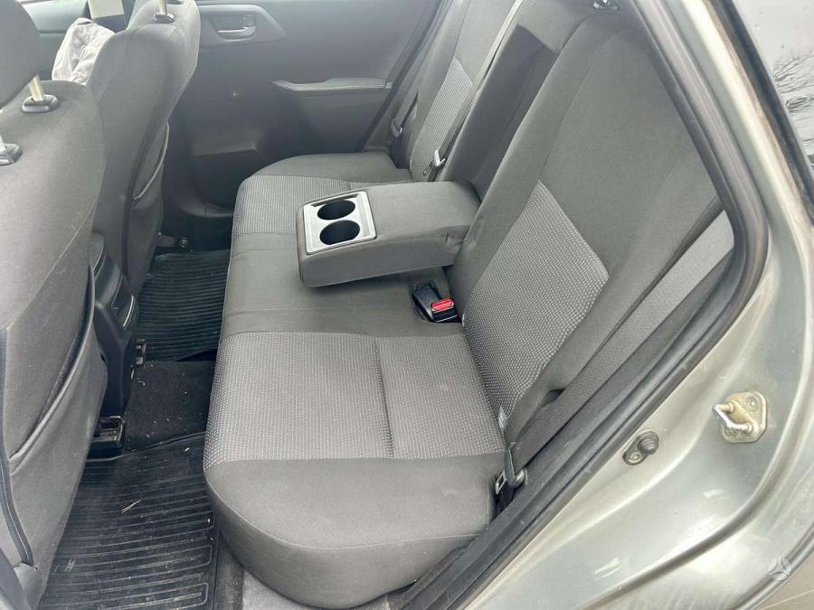 Pelēks Toyota Auris 2013 Palanga, ar dzinēja tilpumu 1.60 L un nobraukumu 230 tūkst. km par 3900 €, foto 16 vietnē AUTOMOTO.COM.LV
