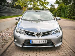 Pelēks Toyota Auris 2013 Rīga, ar dzinēja tilpumu 1.40 L un nobraukumu 241 tūkst. km par 4990 €, foto 3 vietnē AUTOMOTO.COM.LV