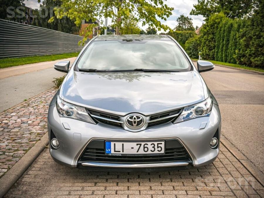 Pelēks Toyota Auris 2013 Rīga, ar dzinēja tilpumu 1.40 L un nobraukumu 241 tūkst. km par 4990 €, foto 3 vietnē AUTOMOTO.COM.LV