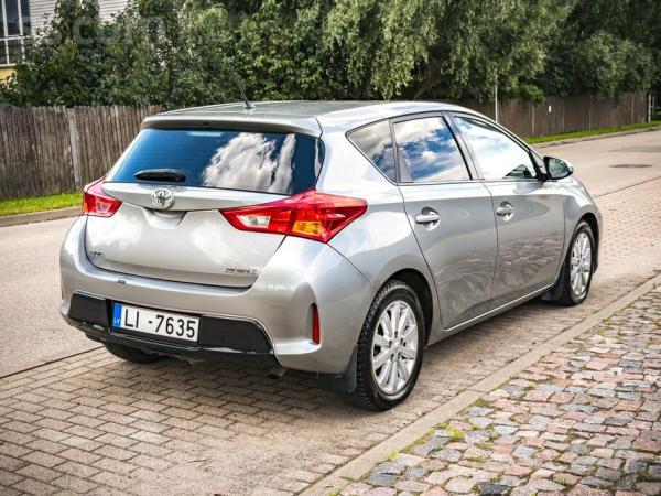 Pelēks Toyota Auris 2013 Rīga, ar dzinēja tilpumu 1.40 L un nobraukumu 241 tūkst. km par 4990 €, foto 4 vietnē AUTOMOTO.COM.LV