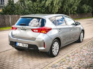 Pelēks Toyota Auris 2013 Rīga, ar dzinēja tilpumu 1.40 L un nobraukumu 241 tūkst. km par 4990 €, foto 5 vietnē AUTOMOTO.COM.LV