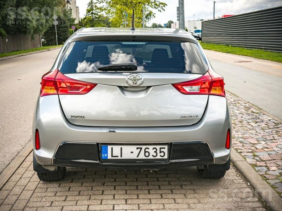 Pelēks Toyota Auris 2013 Rīga, ar dzinēja tilpumu 1.40 L un nobraukumu 241 tūkst. km par 4990 €, foto 6 vietnē AUTOMOTO.COM.LV
