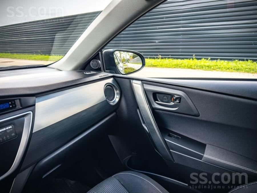 Pelēks Toyota Auris 2013 Rīga, ar dzinēja tilpumu 1.40 L un nobraukumu 241 tūkst. km par 4990 €, foto 15 vietnē AUTOMOTO.COM.LV