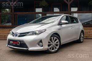 Grey Toyota Auris 2013 in Riga, with an engine capacity of 1.80 L and mileage of 0 thousand km for 8650 €, photo  on AUTOMOTO.COM.LV