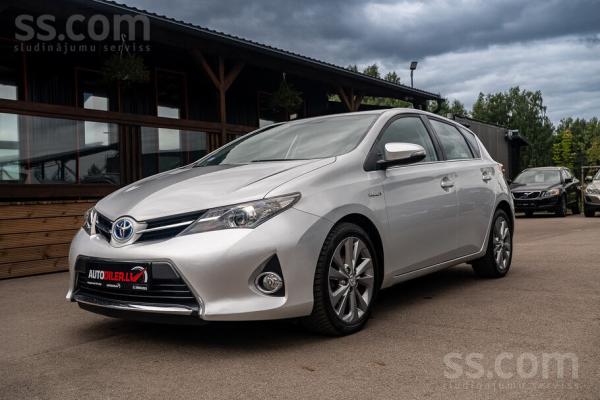 Grey Toyota Auris 2013 in Riga, with an engine capacity of 1.80 L and mileage of 0 thousand km for 8650 €, photo 5 on AUTOMOTO.COM.LV